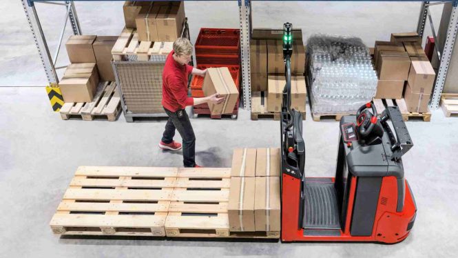 Semi automated order picker - Jungbluth